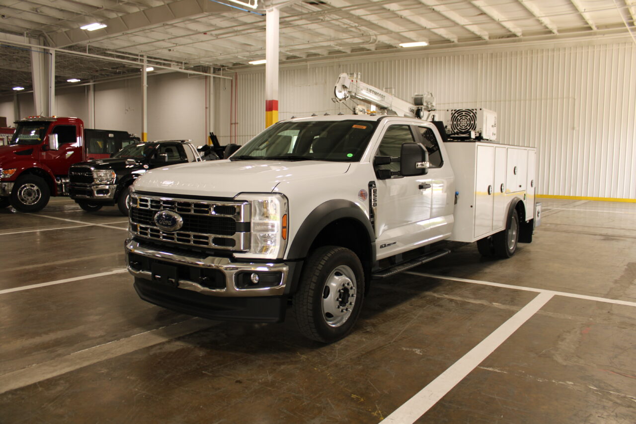 Ford F-550 with Warner 8k Crane Body & Liftmoore 8045 Crane - Smyrna Truck