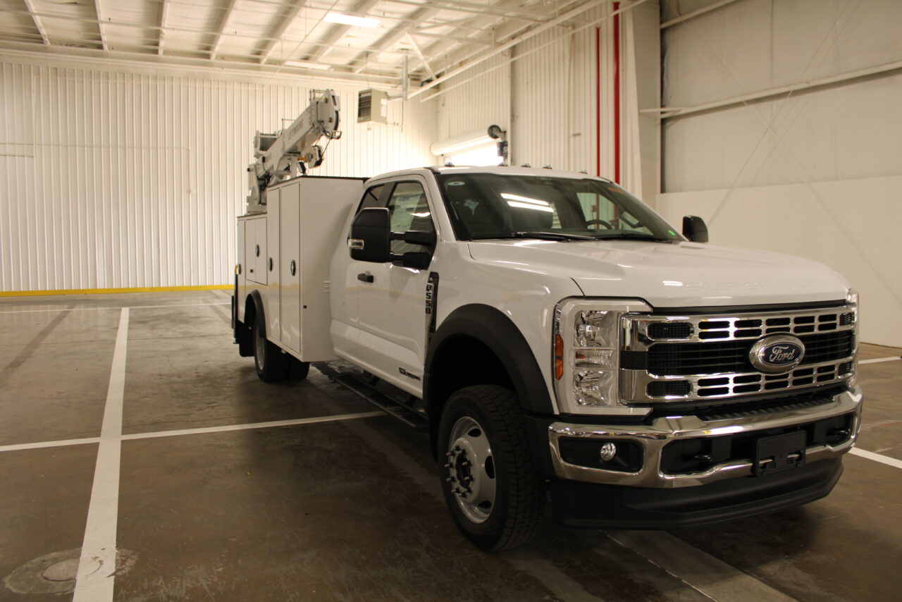Ford F-550 with Warner 8k Crane Body & Liftmoore 8045 Crane - Smyrna Truck