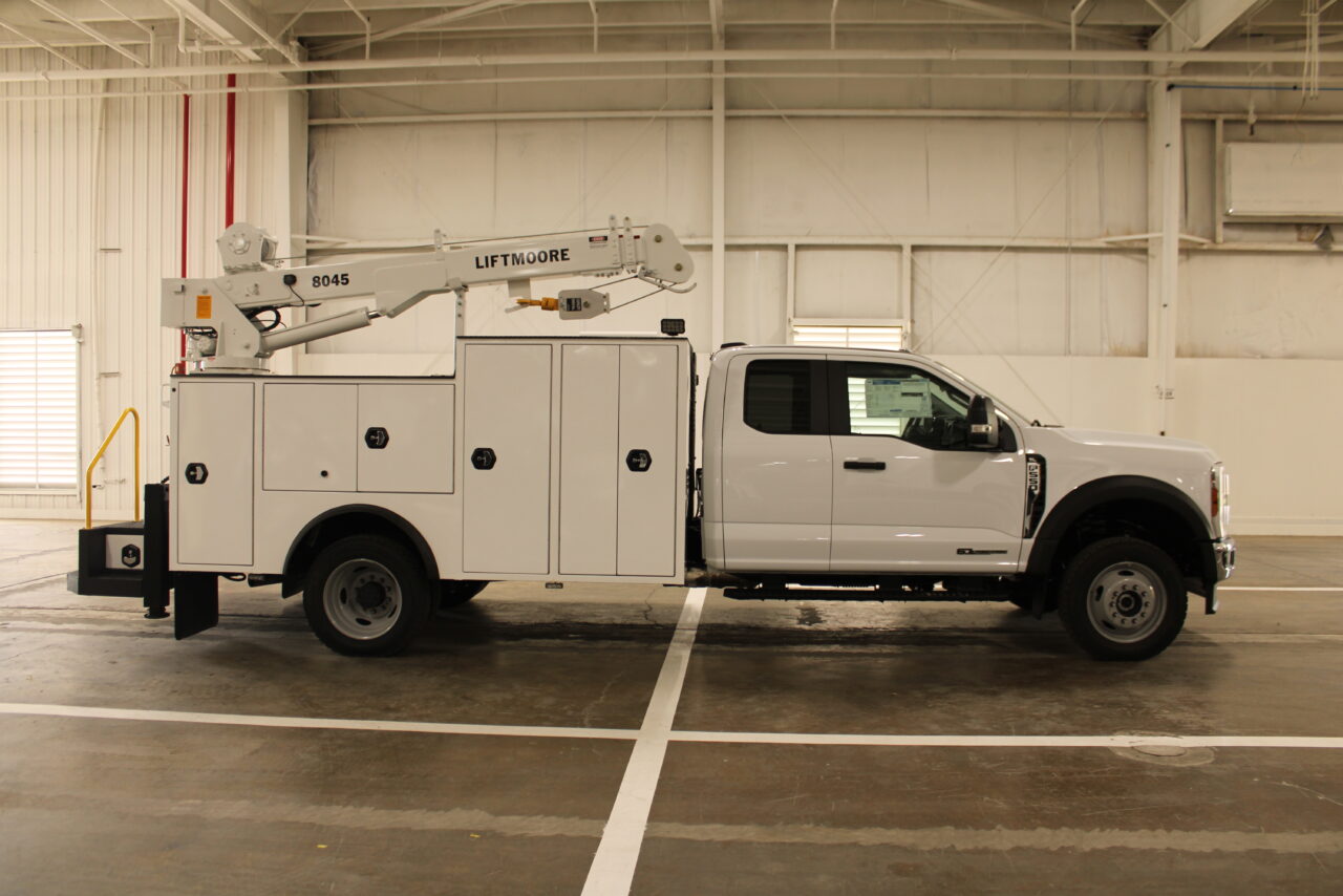 Ford F-550 with Warner 8k Crane Body & Liftmoore 8045 Crane - Smyrna Truck