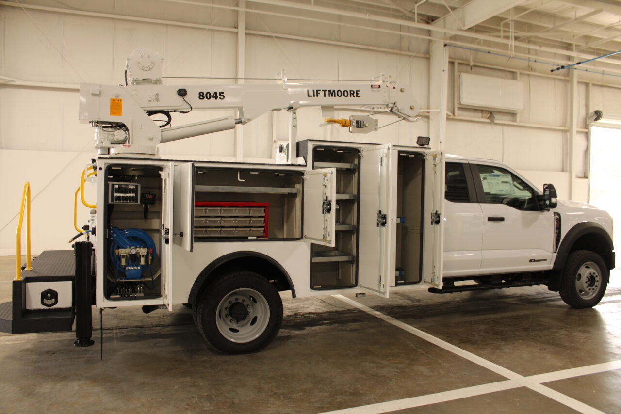 Ford F-550 with Warner 8k Crane Body & Liftmoore 8045 Crane - Smyrna Truck