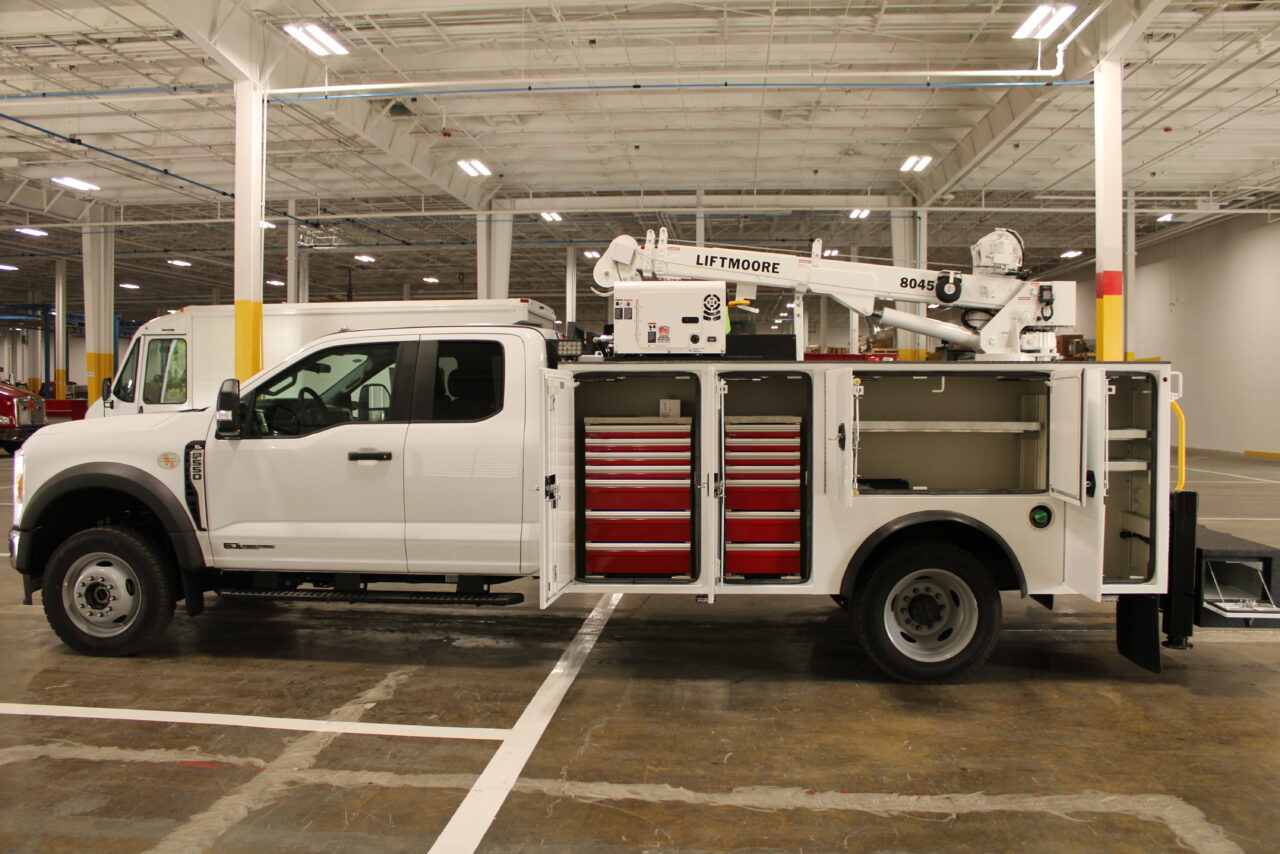 Ford F-550 with Warner 8k Crane Body & Liftmoore 8045 Crane - Smyrna Truck
